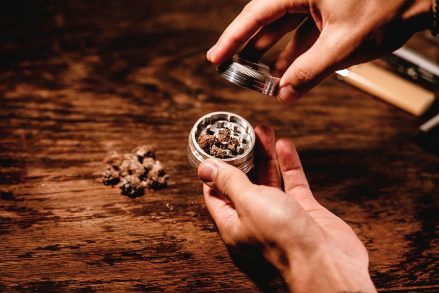 How To Clean Weed Grinder - My CBD Story